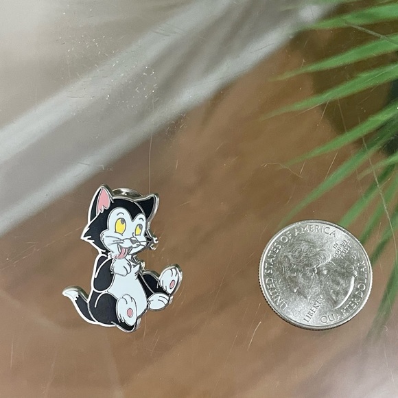Disney | Jewelry | Figaro Cat Disney Enamel Pin Pinocchio Tuxedo Kitten ...